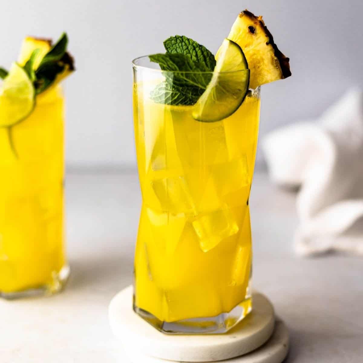 Pineapple Agua Fresca (How to make Agua Fresca de Piña)